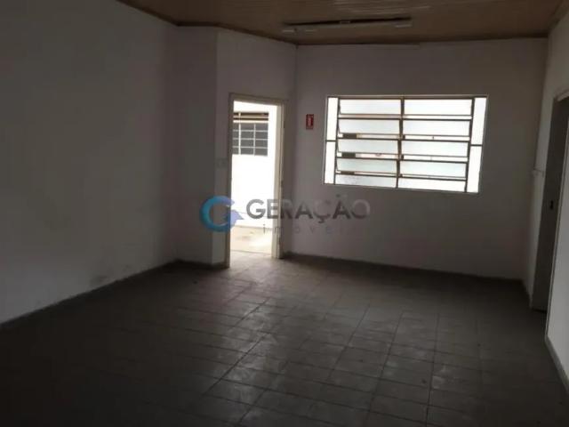 Casa comercial para venda e locação com 367m² no bairro Vila Adyanna