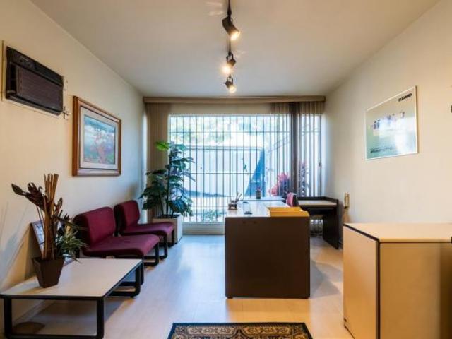 Casa comercial para venda em Moema, 140m²