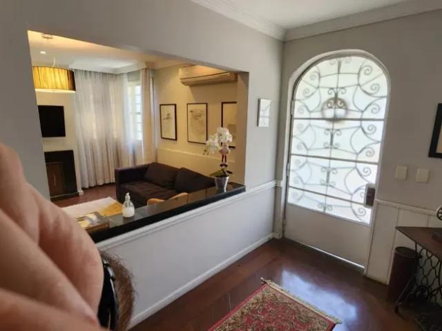 Casa Comercial Premium no Menino Deus Ideal para Clínicas e Escritórios