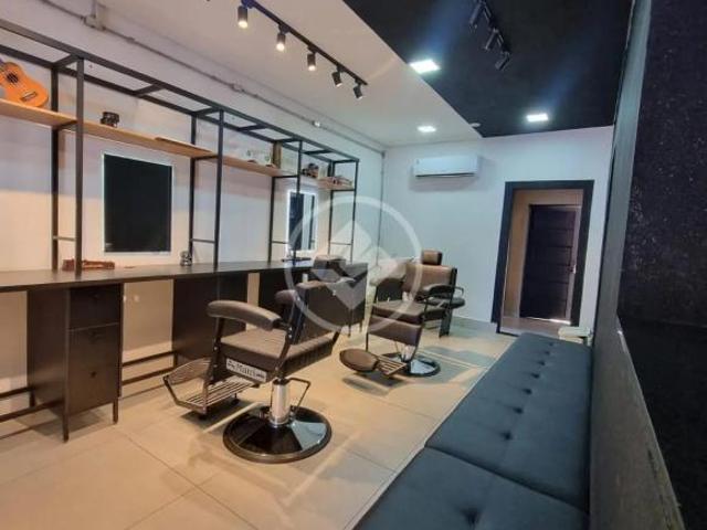 Casa Comercial / Residencial Barbearia Completa Porteira fechada