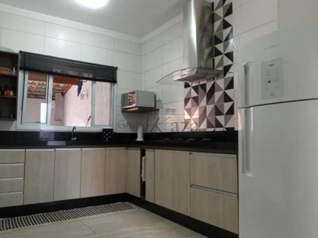 Casa Comercial Residencial em Jacareí