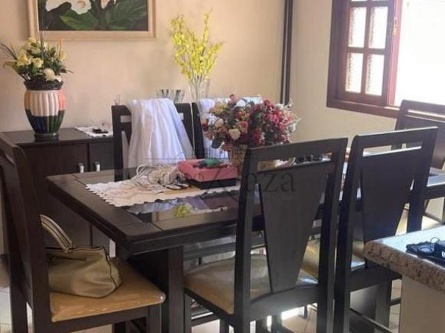 Casa Comercial Residencial Jardim Terras de São João 244m² 3 Dormitórios
