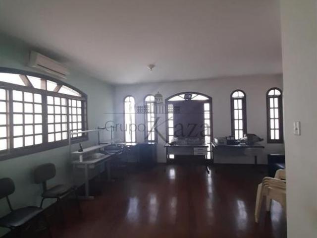Casa Comercial Residencial Parque Industrial 4 Dormitórios 200m²