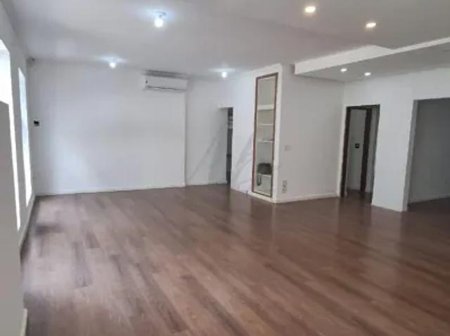 Casa comercial Rua dos Móveis
