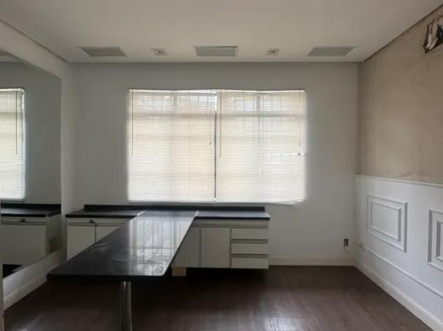 Casa comercial rua especial 400 m2 úteis, para clínicas, empresas e afins