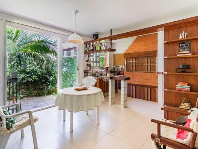 Casa comercial/residencial à venda, 3 dormitórios sendo 1 suíte, 4 vagas, no bairro Auxiliadora P