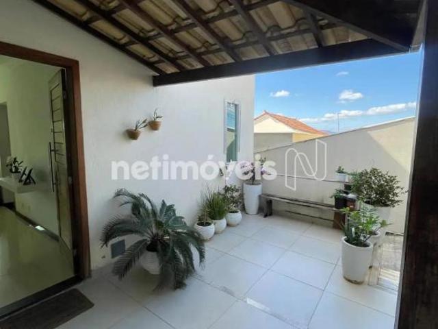 Casa completa, moderna e pronta para morar!