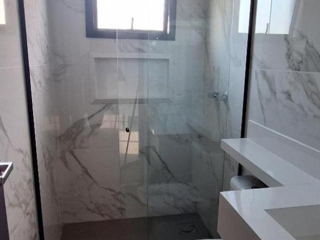 Casa completa no Cond Vivendas da Mata | Só aqui na Imobiliária Rosa e Rangel
