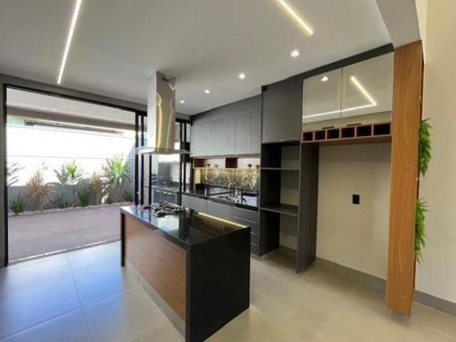 Casa completa no Condominio Valencia | Só aqui na Rosa e Rangel Consultoria e Assessoria Imobiliária