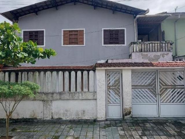 CASA COMPLETA COM PISCINA Á 200 METROS DO MAR