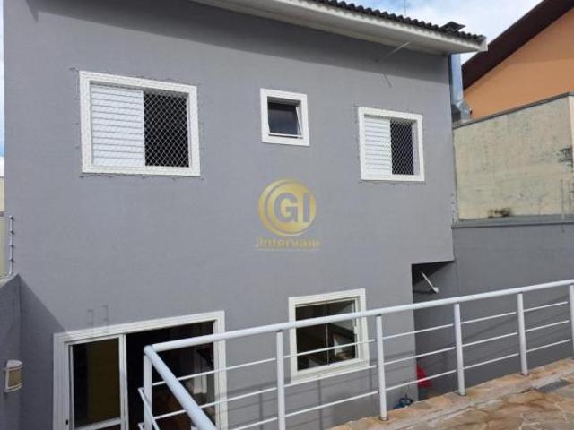 Casa Completa com Piscina, Área Gourmet e 3 Quartos em Excelente Localização