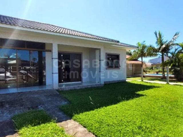 Casa completa com piscina e espaço gourmet em Arroio do Sal