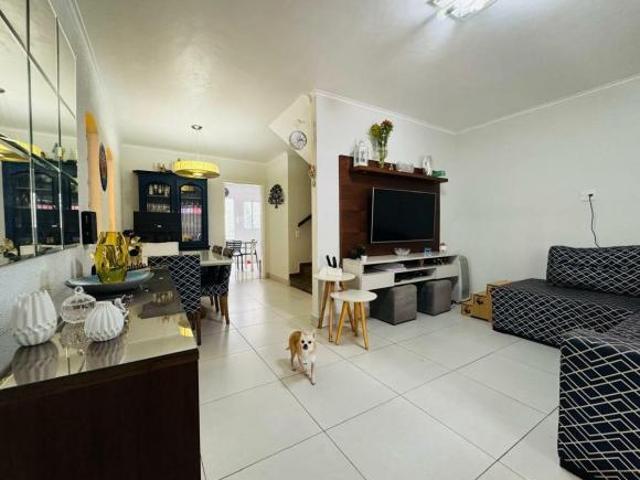 Casa Completa e Bem Localizada a 50m da Av. Santa Catarina!