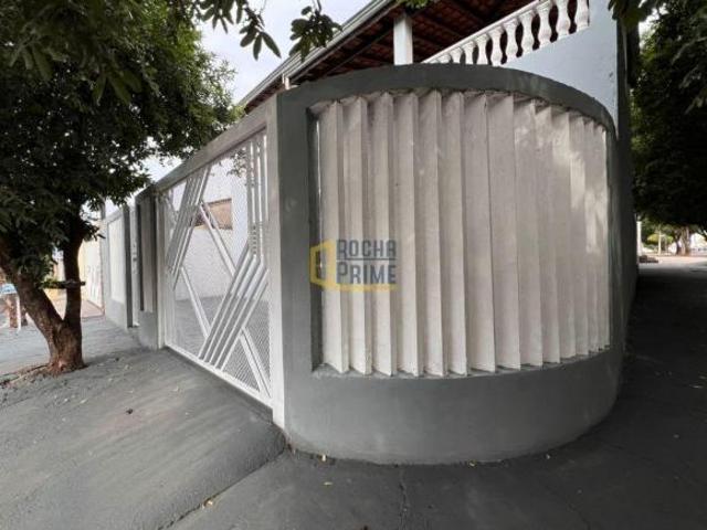 Casa completa e espacosa em bairro nobre