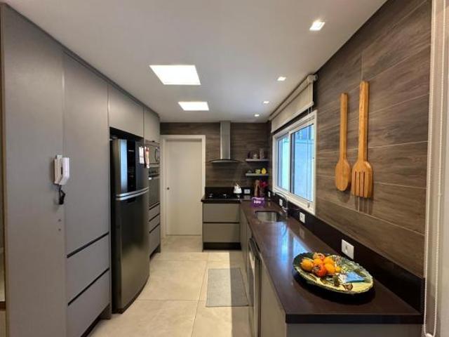 Casa conceito TowHouse com 3 quartos, 3 vagas em condominio no Bom Retiro próximo ao Centro Cívico