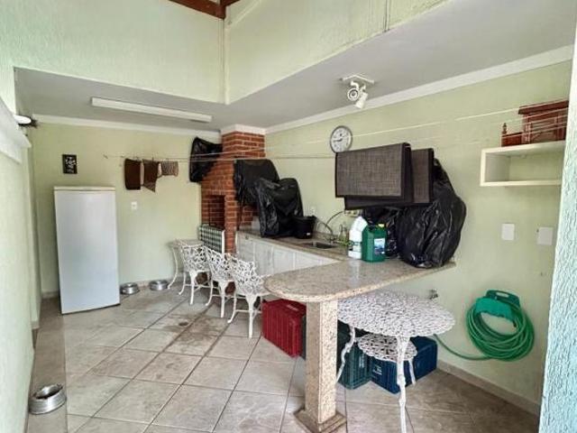 Casa cond. fechado Jd. São Paulo 3 suítes 4 vagas, jacuzzi e churrasqueira