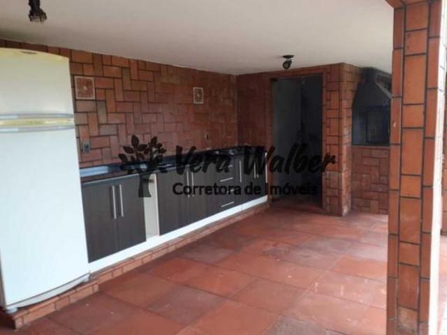 Casa Cond Vale do Lago com 4 suítes e piscina