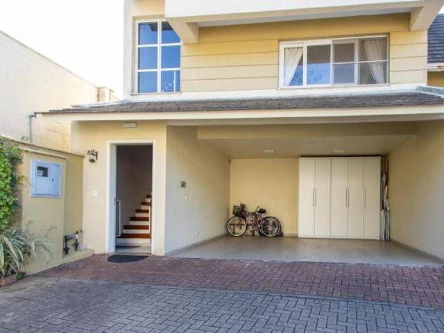 Casa condomínio | 3 dormitórios | 1 Suíte | 240,82 Privativos | 2 Vagas | Bairro Teresópolis