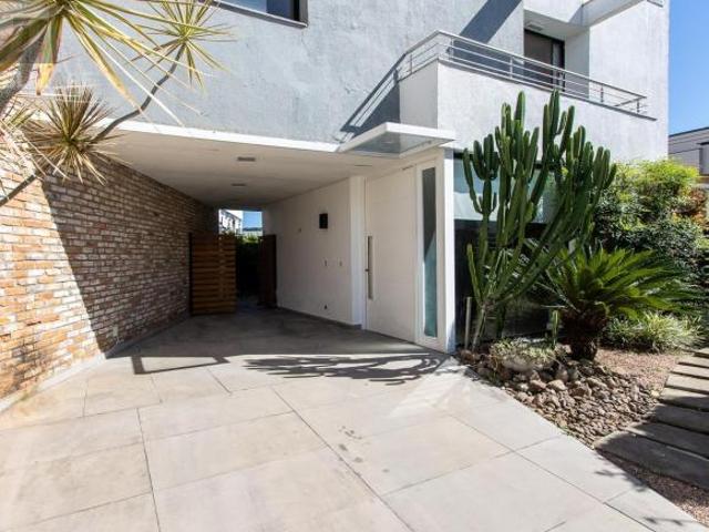 Casa Condominio 240.35m², 3 dormitórios, sendo 1 suíte, 2 vagas Lagos De Nov