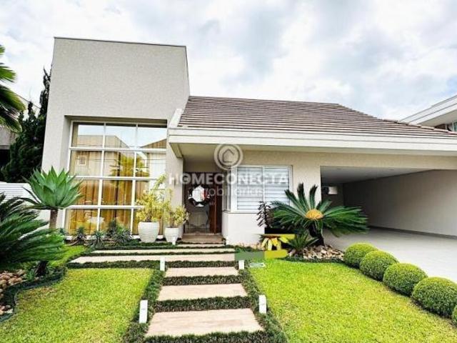 Casa em Condomínio com 5 Vagas | 4 Quartos + 2 Suítes | Santa Felicidade
