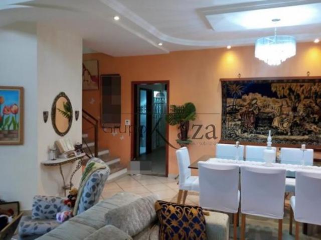 Casa Condomínio Condomínio Esplanada do Sol 4 Dormitórios 213m²