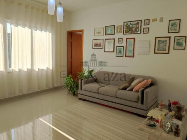 Casa Condomínio Condomínio Residencial Jaguary 457m² 3 Dormitórios