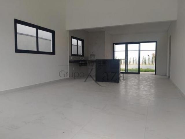 Casa Condomínio Caçapava Condomínio Terras do Vale 3 Dormitórios 300m²