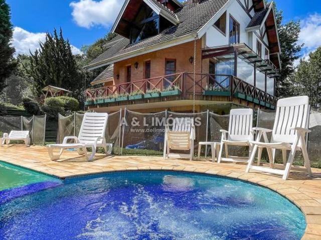 Casa Condomínio Campos do Jordão | 977 m² | 5 Suítes | Lazer Completo