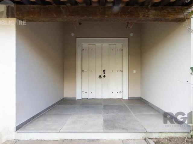 Casa Condomínio a Venda 5 dormitórios, sendo 2 suítes, a master com lareira e