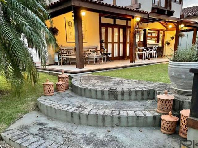 CASA CONDOMÍNIO ALTO PADRÃO COM 5 DORMITÓRIOS,SENDO 2 SUÍTES, 4 BANHEIROS SOCIAL,SALA 2 AMBIENTES,CO