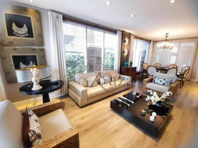 Casa Condomínio Altos da Serra VI 3 Dormitórios 220m²