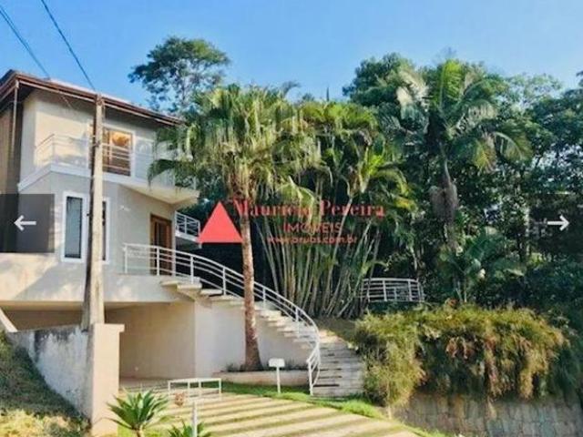 Casa condomínio Aruã Lagos integrada a área verde