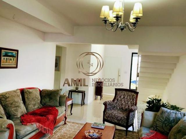 Casa / Condominio Golden Park/ Bairro / 03dormitórios / 250m² / Jacareí