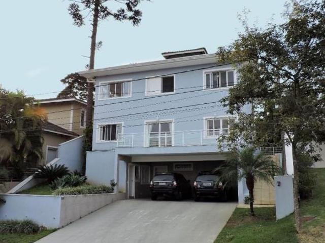 Casa Condomínio Golf Village 4 dormitórios / 3 suítes, 2 escritórios, gourmet e piscina!