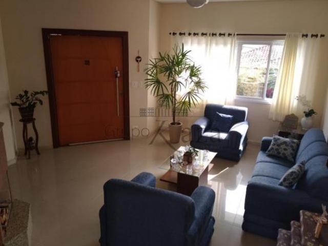 Casa Condomínio em Jacareí