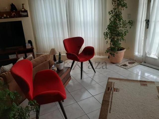 Casa Condomínio em São José dos Campos