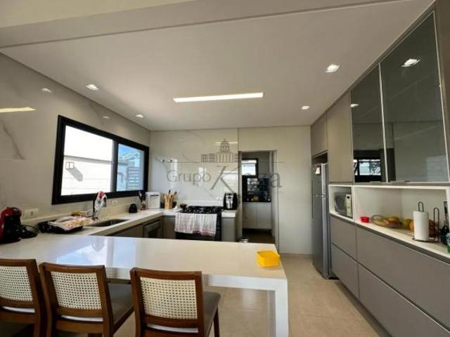 Casa Condomínio em São José dos Campos