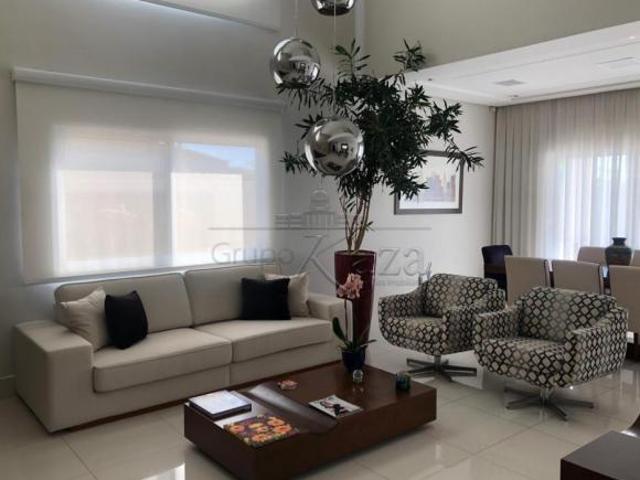 Casa Condomínio em São José dos Campos