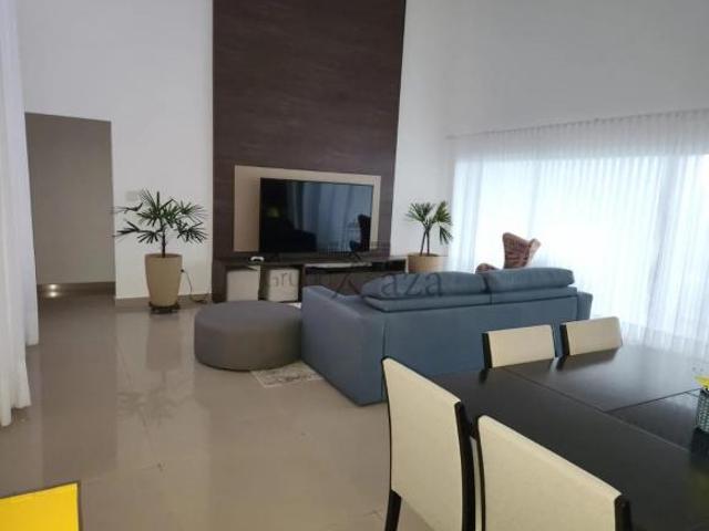 Casa Condomínio em São José dos Campos