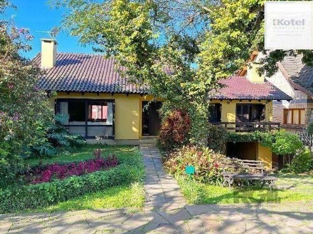 Casa Condominio em Porto Alegre, no bairro Cavalhada, com 4 dormitório s, e 4 b