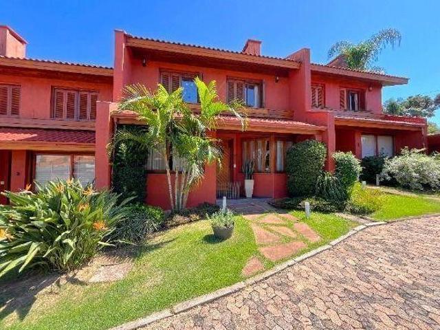 Casa Condominio em Porto Alegre, no bairro Cristal, com 4 dormitório s, e 4 banheiros, à venda