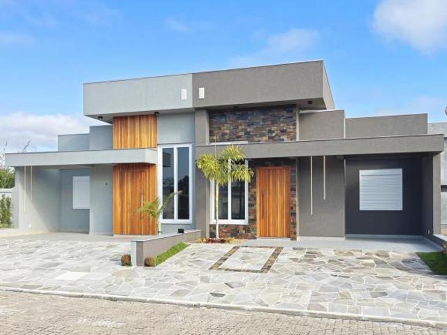 Casa Condominio em Porto Alegre, no bairro Hípica, com 3 dormitório s, e 3 banheiros, à venda