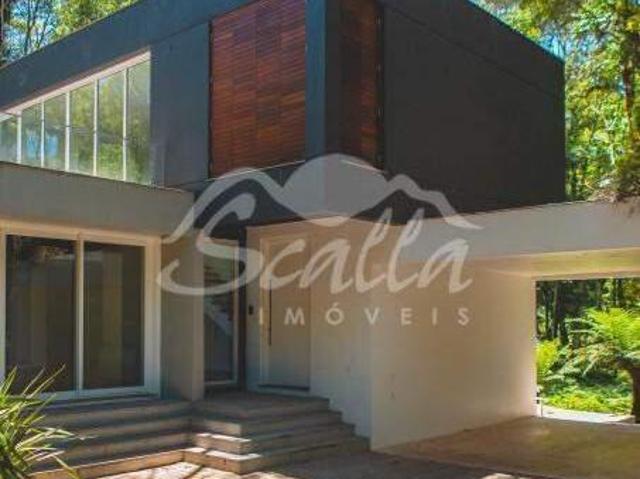 CASA CONDOMÍNIO FECHADO 04 SUÍTES