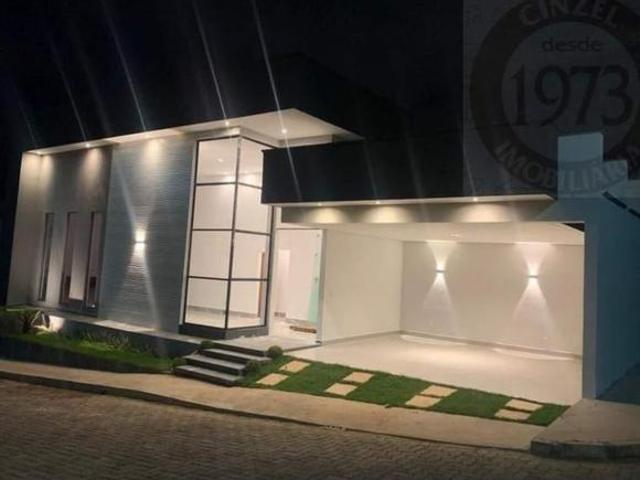 Casa Condomínio Fechado 3 Quartos 2 Suítes Sala Pé Direito duplo c/ 5,25 metros Piscina Lavabo, Área