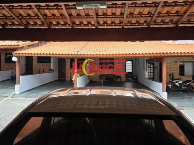 Casa condomínio Fechado com 3 Dormitórios, Suíte e 2 Vagas Cobertas