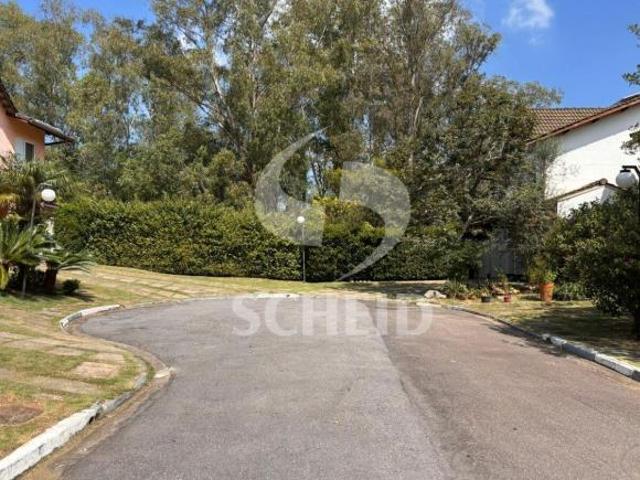 Casa Condomínio Fechado na Granja Viana, 3 suítes, 4 vagas, piscina, churranqueira, energia solar