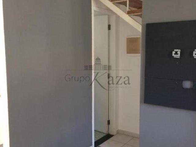 Casa Condomínio Jardim Americano Condomínio Tancredo Neves 2 Dormitórios 65m²
