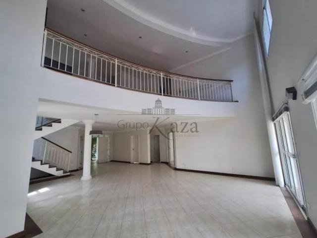 Casa Condomínio Jardim Apolo I Condomínio Residencial Apolo I 4 Dormitórios 550m². ACEITA PE