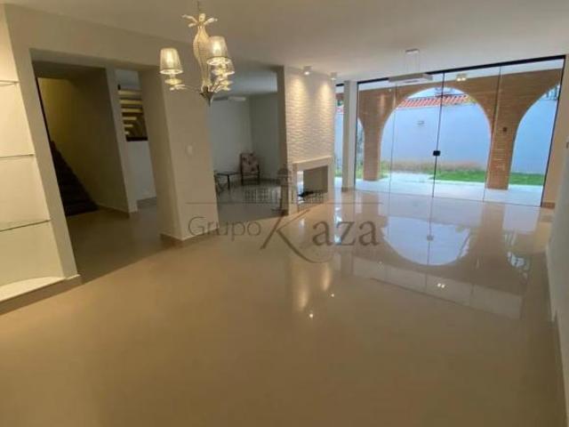 Casa Condomínio Jardim das Colinas 540m² 4 Dormitórios