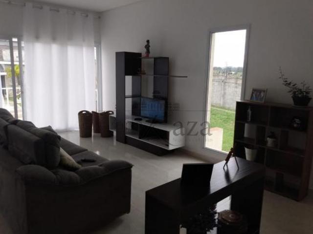 Casa Condomínio Jardim Panorama Residencial Fogaça 270m² 3 Dormitórios duas suítes
